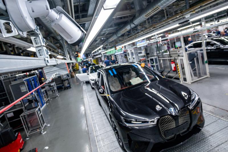 Axis cameras support innovative quality inspection in BMW Group vehicle ...