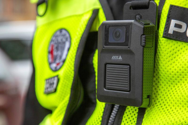 Prague police officers use wearable cameras | Axis Communications