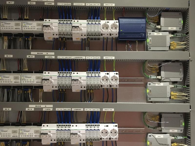 Implementation of an intelligent interface in the clinical environment ...