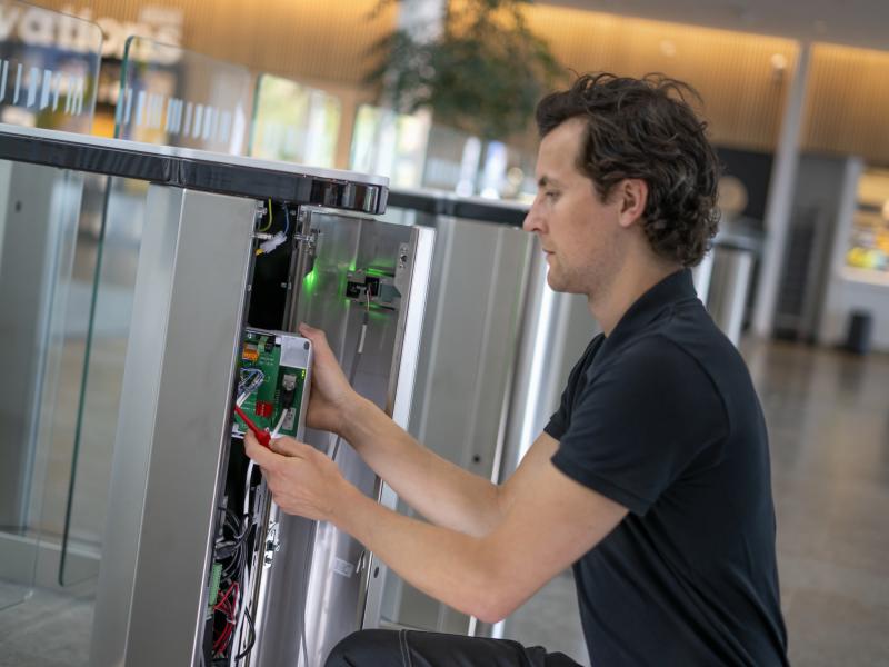 AXIS A16 Network Door Controller Series | Axis Communications