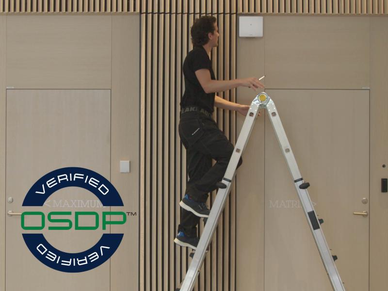 AXIS A1210 Network Door Controller | Axis Communications