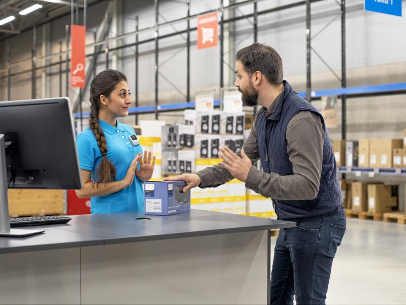 Body worn solutions for retail | Axis Communications