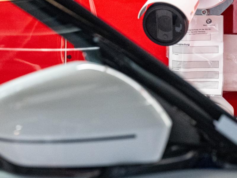 Axis cameras support innovative quality inspection in BMW Group vehicle ...