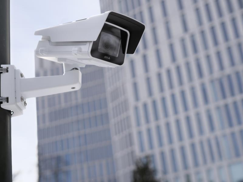 AXIS P1385-E Box Camera | Axis Communications