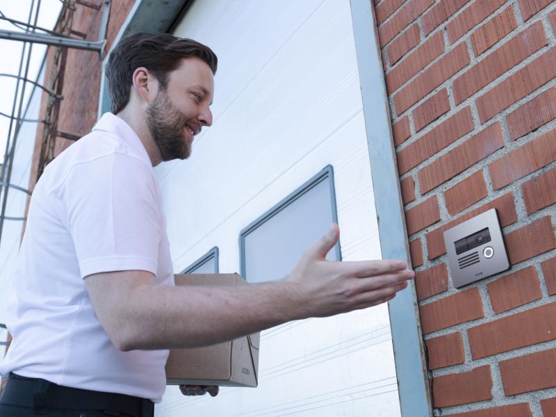 AXIS I8016-LVE Network Video Intercom | Axis Communications