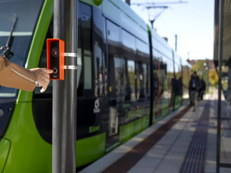 Network intercoms | Axis Communications