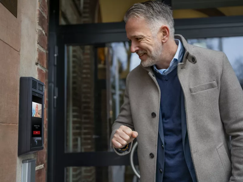 Video intercoms | Axis Communications